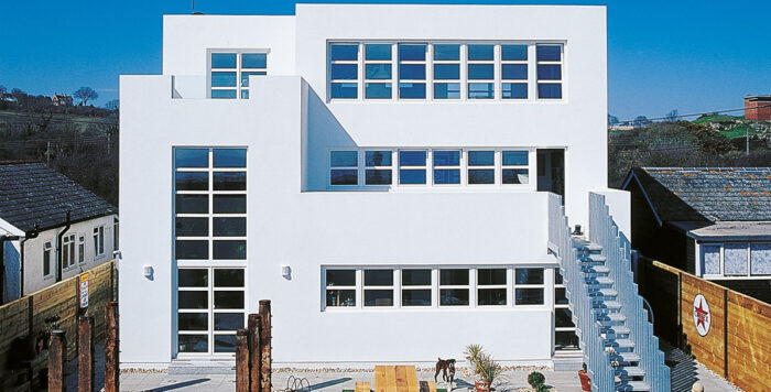 An art-filled Modernist beach home - Grand Designs Magazine : Grand ...